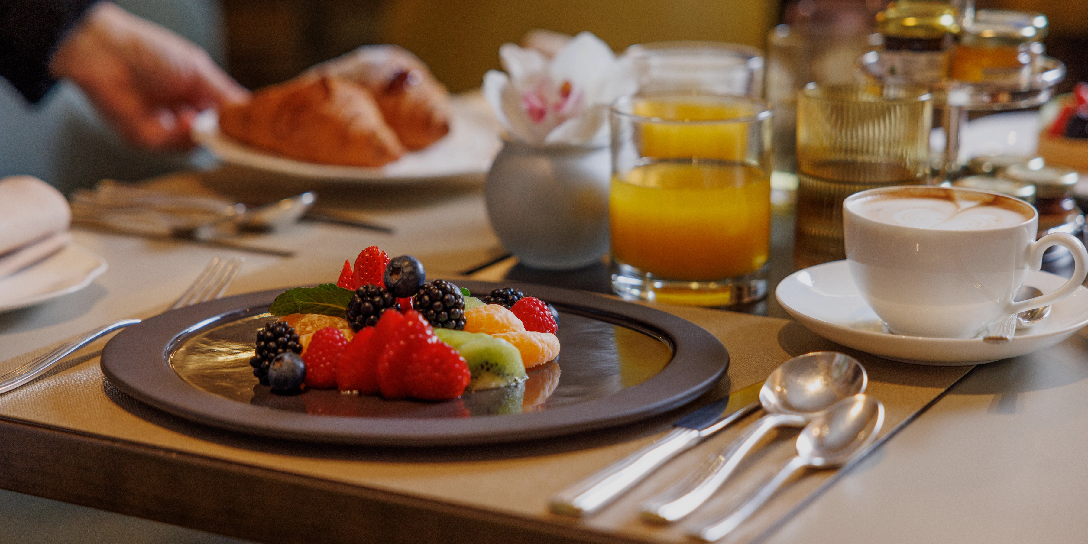 Complimentary Breakfast for Clients | Palace PRO Agents